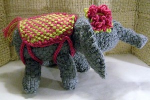 Free pattern for a woven elephant | Tottie Talks Crafts Blog